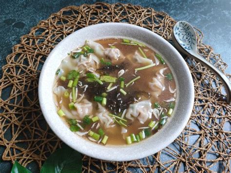 餛飩湯怎麼做才好吃湯底和餡料是關鍵教你做比骨頭湯還好喝 每日頭條
