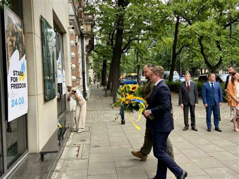 Топ новина Голова Верховної Ради України Руслан Стефанчук вшанував у Варшаві память