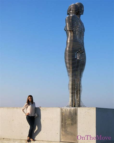 Ali And Nino Sculpture ალი და ნინო Батуми Грузия Итальянский стиль