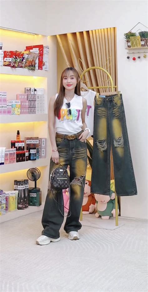 Eva អុីវ៉ា Eva អុីវ៉ា Added A New Photo