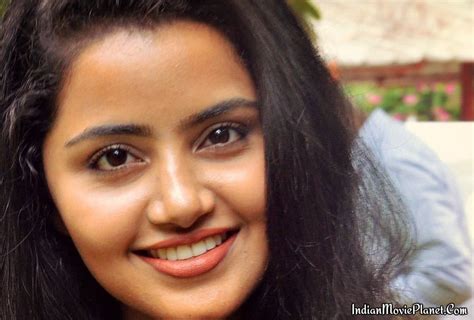 Anupama Parameswaran Kodi Tamil Movie Stills Wallpapers