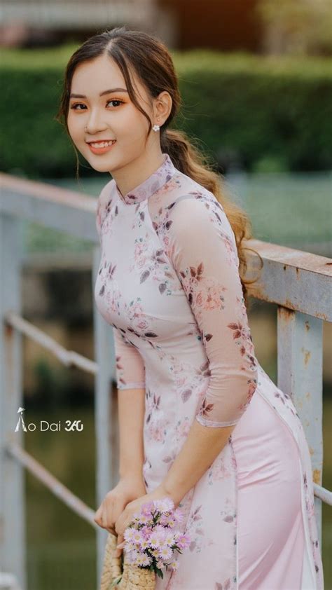 Ghim Trên Ao Dai Phụ Nữ Giống Cái Glamour