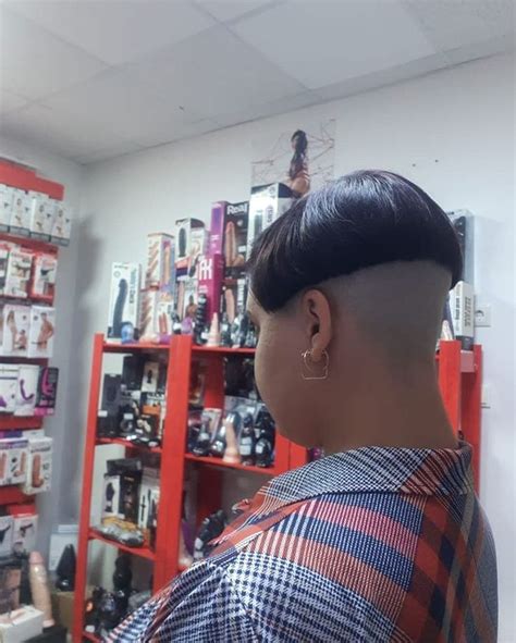 Pin Tillagd Av Tom Tro P Short Bob Hairstyles