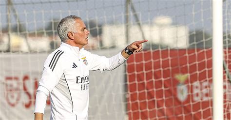 Benfica Jovens André Vakulyuk E Daniel Banjaqui Chamados Por Mourinho No último Treino Antes Do