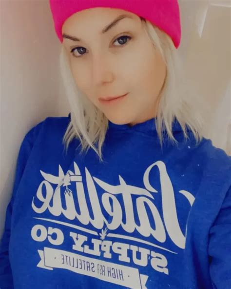 Kit Mercer Measurements Bio Height Weight Shoe And Bra Size