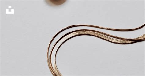 팔찌의 클로즈업 사진 Unsplash의 무료 보석류 이미지