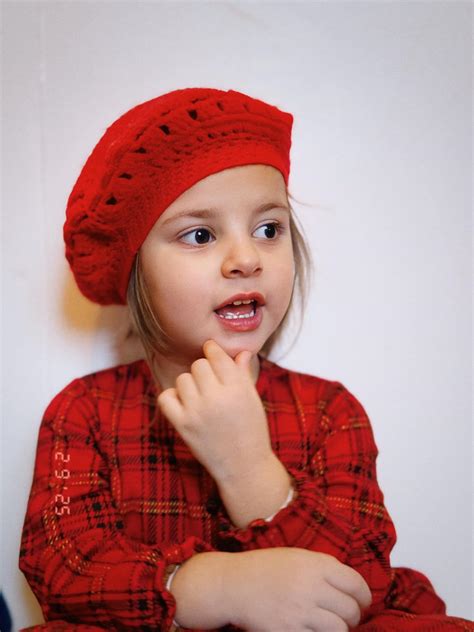 პატარა გოგოს დიდი ამბები Added პატარა გოგოს დიდი ამბები