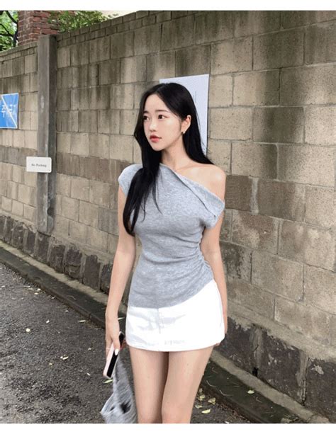 [잘록허리 직각어깨] 여리 언발 사선 셔링 원숄더 니트 6col 에이블리