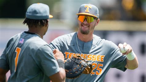 Blake Burke Sets Tennessees Program Record With 28 Game Hit Streak