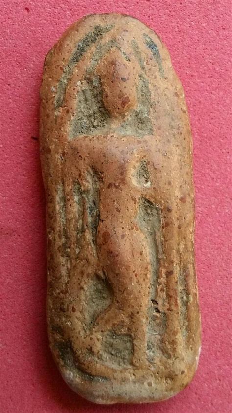 พระกำแพงลีลาเม็ดขนุน กำแพงเพชร Ennxo