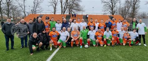 Българският парламентарен футболен отбор игра приятелски мач срещу ФК Мълния Климент на