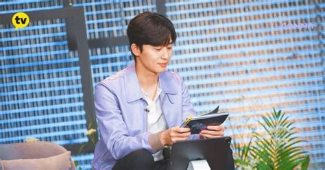 박서준 데뷔 10주년 팬미팅 성료 아이유→최우식·뷔 꽉 채운 140분