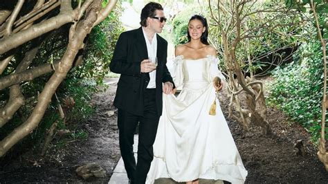 Nicola Peltzs Wedding Dress Drama Who Designed Brooklyn Beckhams