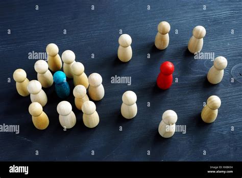 Introverti Vs Extraverti Banque De Photographies Et Dimages à Haute Résolution Alamy