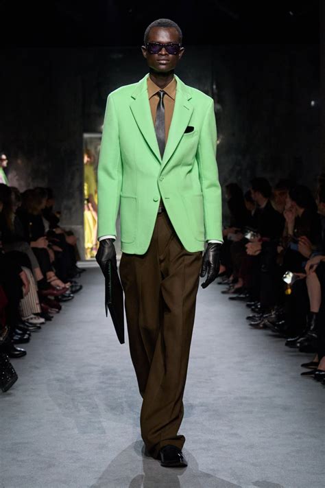 ჰაიდერ აკერმანის სადებიუტო კოლექციის ჩვენება Tom Ford ისთვის