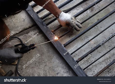 3 926 Imagens De Gate Welding Imagens Fotos Stock E Vetores Shutterstock