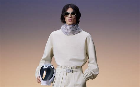 디올 맨의 2023 Fall 컬렉션 Style 읽을거리 에스콰이어 코리아 │ 패션 매거진 패션 잡지 남성지