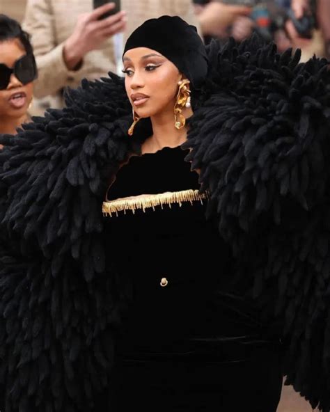 استایل شاهانه کاردی بی در افتتاحیه هفته مد پاریس۲۰۲۳