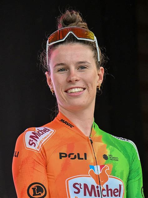 Emily Watts — Wikipédia