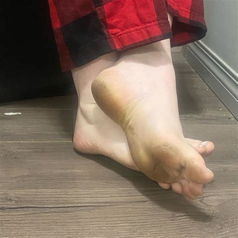 Sierra Larson Bakers Feet