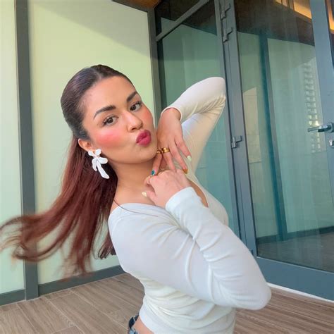 Avneet Kaurs Tight Jeans Peachy Booty And That Naughty Innocence — Can You Handle All This Heat