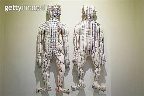 침침술혈점한의학전통전통의학의학사람모양인형한국국내여행실내스튜디오정물클로즈업배경흰색누끼 이미지 A12129344 게티이미지뱅크