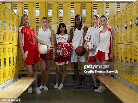 Cheerleaders Locker Room Stockfotos En Beelden Getty Images