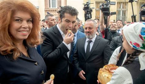 ИЛИЈАНА ЈОТОВА СТАНА ПРВА ПРЕТСЕДАТЕЛКА НА БУГАРИЈА Сакам Да Кажам