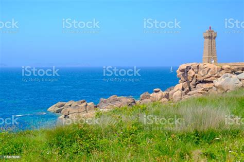 브리 타 니 핑크 화강암 해안의 플 루 마 나 흐 등 대 프랑스 0명에 대한 스톡 사진 및 기타 이미지 0명 건물 외관