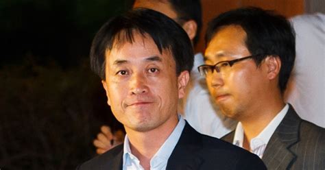 [사진]구속되는 김희중 굳게 다문 입