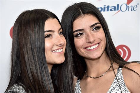 Download Tiktok Star Damelio Sisters Wallpaper
