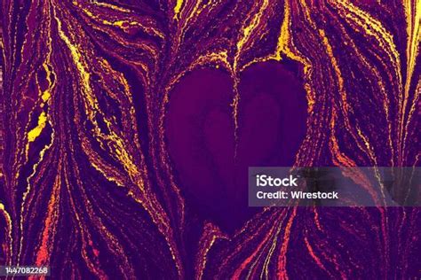 직물과 디자인을 위한 페인트로 물에 보라색 Ebru 마블링 페인팅 기법의 추상 예술 추상적인에 대한 스톡 사진 및 기타 이미지 추상적인 하트 모양 0명 Istock