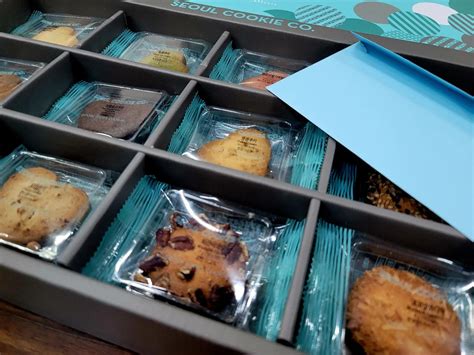 Wookyung 종강을 한 아이들이 찾아왔다 꾹꾹 눌러쓴 손편지와 함께 예쁜 쿠키를 들고서 좋은 인연들과 함께 할 수 있는 삶이 얼마나 축복받은 삶인지 매번