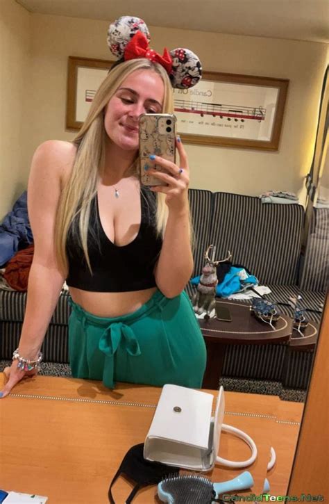 Whit Bit Cleavage Pic