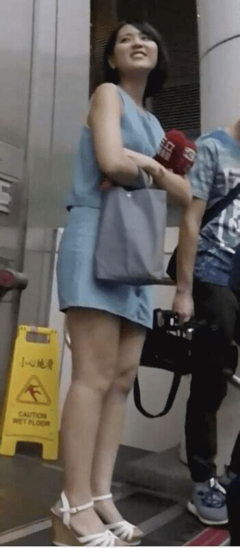 ♦️酒店偷拍♦️背带牛仔裤青春学生妹给你演示脱衣有料参差行 因参而生，为行而活