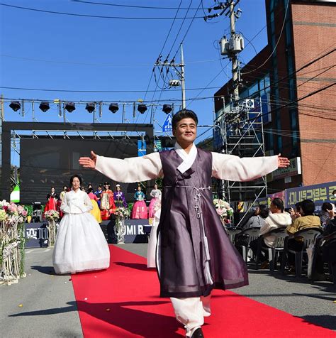 엘리트 선수 학모님 민턴사랑 레슨 열심히 받는 모습 너무 멋지네요 손지윤 화이팅입니다 배드민턴동호회 봉곡에이스 배드민턴릴스 초심 레슨 양성현코치 들성체육센터