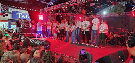 Fotos Gabriel Valim Encanta Público De 4 Mil Pessoas E Canta Ao Lado