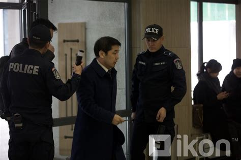 ФОТО Хөгжлийн Банкны гэх хэргийн шүүх хуралдааны эргэн тойронд