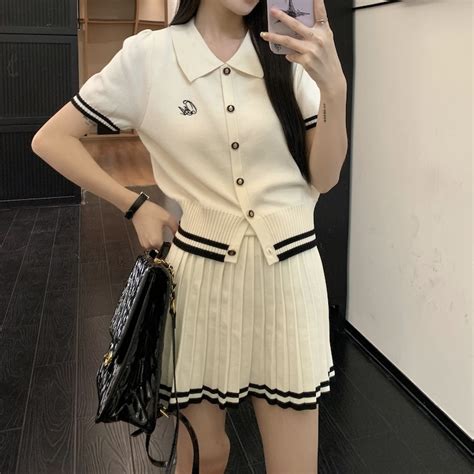 코디세트라운드넥 카라 배색라인 니트 가디건핀턱 플리츠 미니스커트 세트 2j111583e