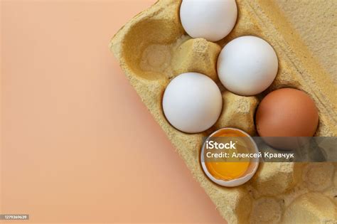 계란 상자와 달걀 노른자에 닭 계란 복사 공간을 복사합니다 천연 건강 영양과 유기농 농업의 개념 권투 계란 0명에 대한 스톡 사진 및 기타 이미지 Istock