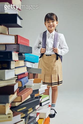 어린이 나이 초등학생 초등교육 교육 주제 공부 움직이는활동 학생 창의성 학습격차 소녀 여성 호기심 Jv12308459 게티이미지뱅크