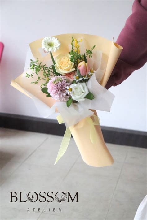 꽃다발 연노랑파스텔 명일동꽃집고덕동꽃집상일동꽃집강동구꽃집플라워레슨원데이클레스강동구플라워레슨강동구원데이클레스꽃수업꽃꽂이꽃선물길동꽃집강동아트센터꽃집