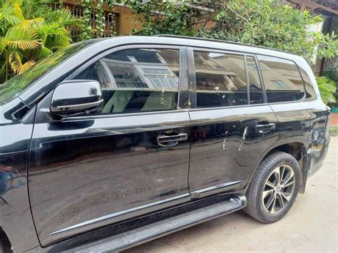 បញ្ជូនម្ចាស់បំណុលឡើងតុលាការរឿងយកដុំថ្មគប់រថយន្ដកូនបំណុល សារព័ត៌មាន នគរវត្ត