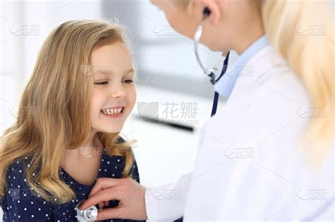 健康保健 听诊器 儿童 病人 概念 可爱的 女婴 检查