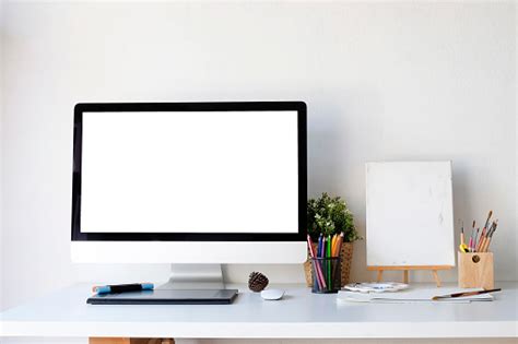 직장 이랑 개념입니다 그래픽 디자이너 직장와 데스크톱 컴퓨터를 비웃는 다 제품에 대 한 복사 공간 아티스트 작업 몽타주를 표시 합니다 Mockup 데스크톱입니다 0명에 대한