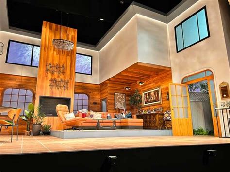 Jaymi Lee Smith Lights “one Of The Good Ones” At Pasadena Playhouse With Proteus Odeon