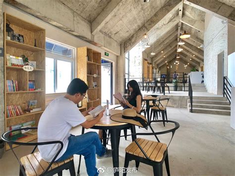 省级旅游小镇三十岗乡启用“最艺术”游客服务中心