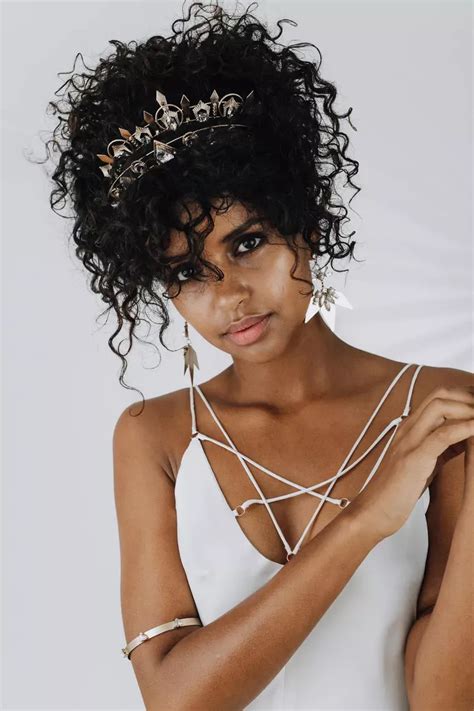 Statement Crowns And Earrings For Brides From Tilly Thomas Lux Artofit