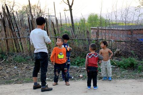 一个豫西山村的小女孩（图片纪实） 搜狐大视野 搜狐新闻