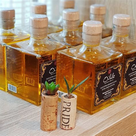 와인담은 이야기 새로 입주한 친구들 소개합니다🤗 와인 친구 코르크로 만든 명함꽂이며 열쇠고리 등